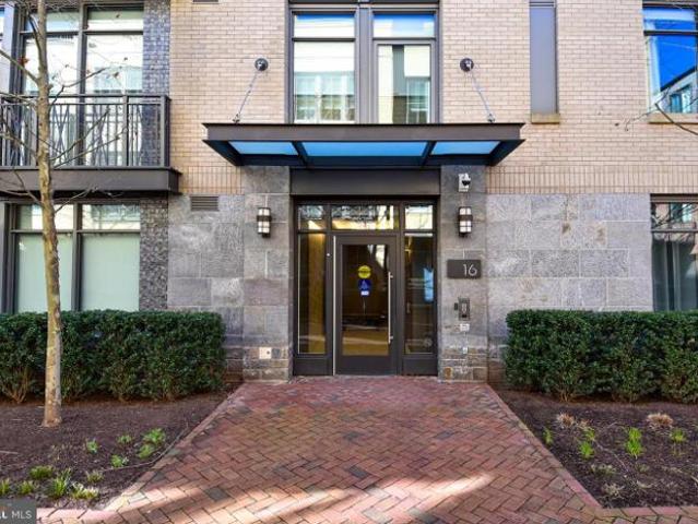 16 Bakers Walk #304, Alexandria, VA 22314