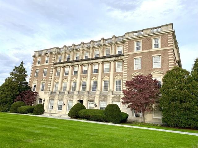 16 Balmoral St Unit 417, Andover, MA 01810