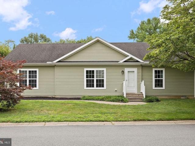16 Barberry Ct, Newark, DE 19702
