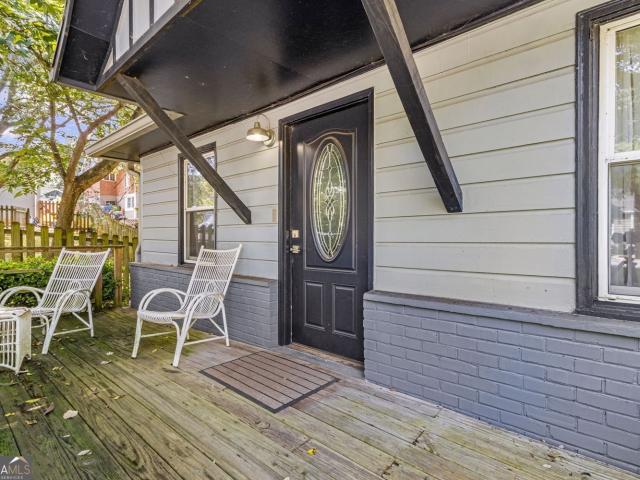 16 Bates Avenue NE