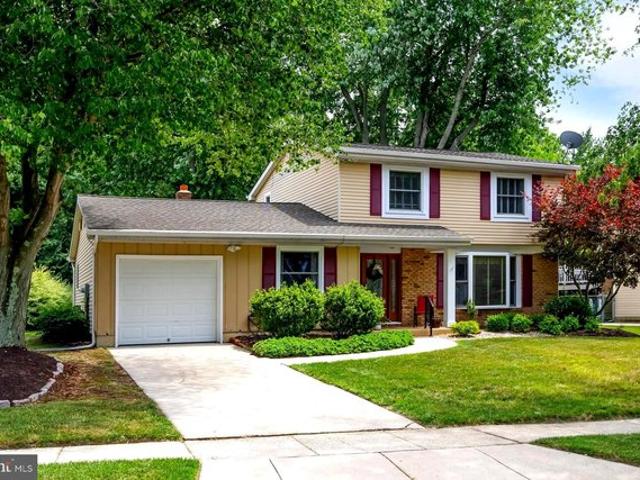 16 Bently Dr, Sewell, NJ 08080