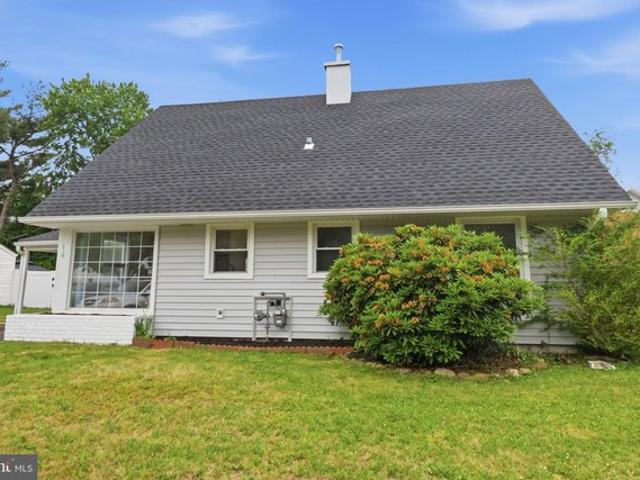 16 Bently Ln, Willingboro, NJ 08046