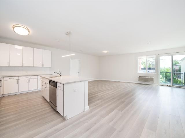16 Bennett St # 208