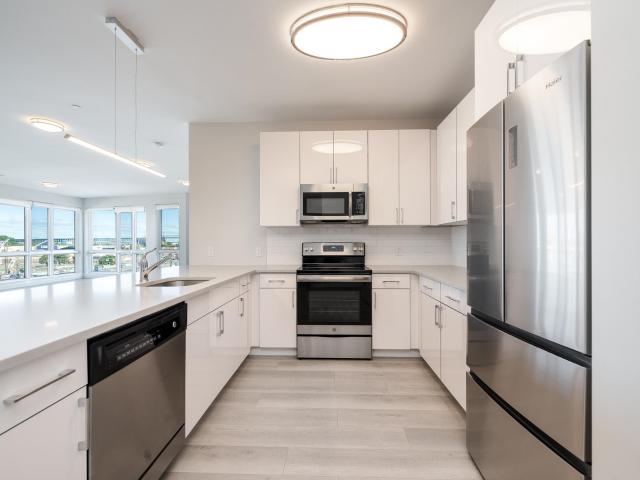 16 Bennett St # 405