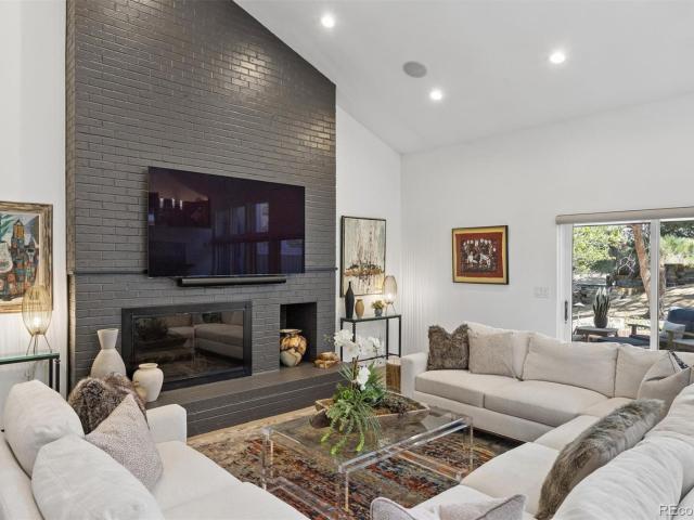 16 Beacon Hill Lane