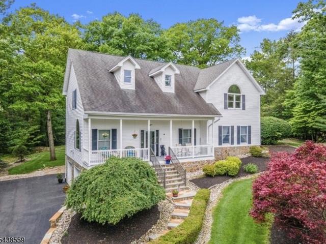 16 Bear Trl, West Milford, NJ 07421