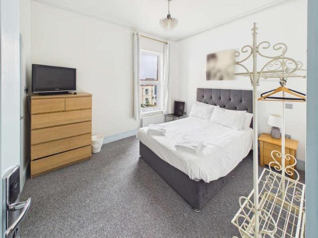 16 bed house for sale