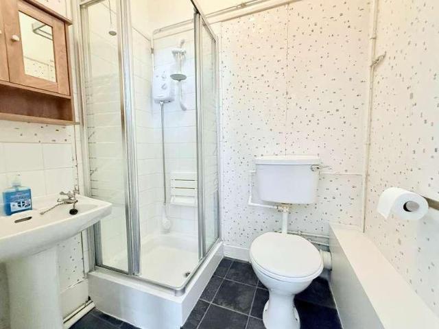 16 bed house for sale