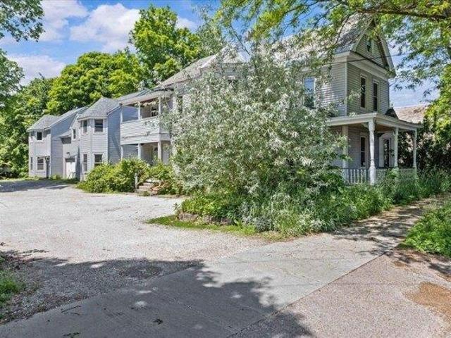 16 bedroom, Burlington VT 05401 105117482