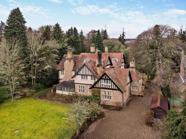 16 bedroom detached house for sale