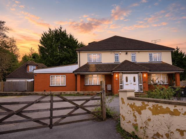 16 bedroom detached house for sale