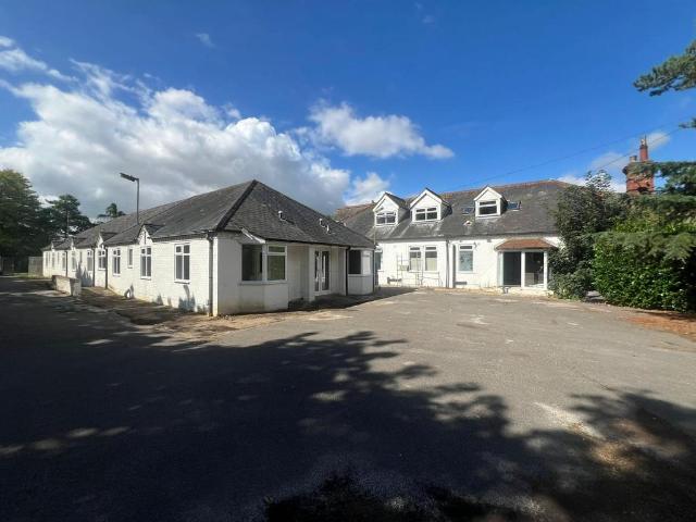 16 bedroom detached house to rent