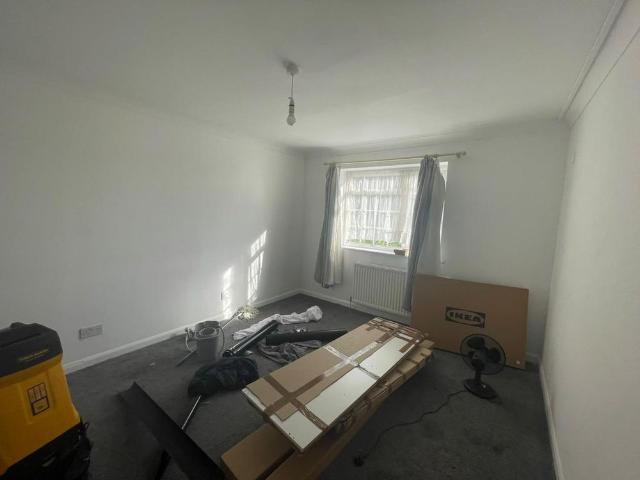 16 bedroom detached house to rent