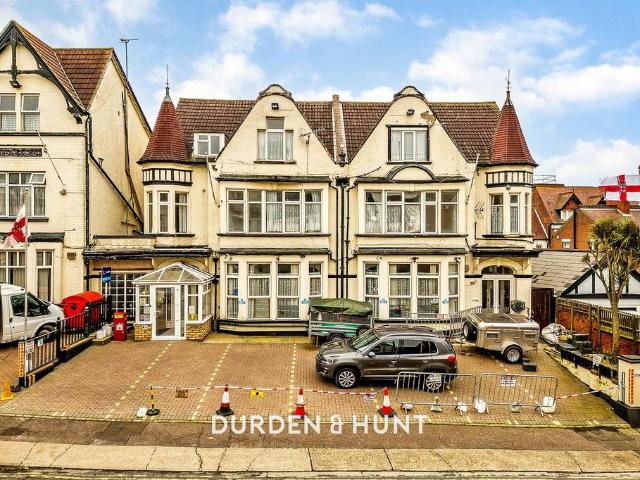 16 bedroom link detached house for sale