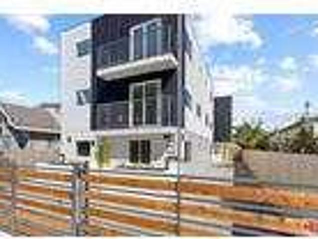16 Bedroom 18 Bath In Los Angeles CA 90007