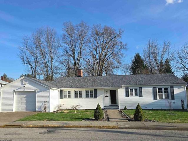 16 Boggess St, Buckhannon, WV 26201