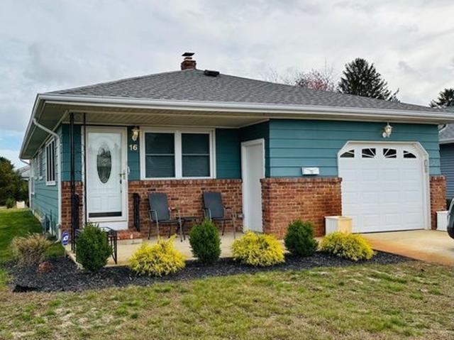 16 Bolans Ct, Toms River, NJ 08757