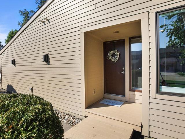16 Briar Hill Circle