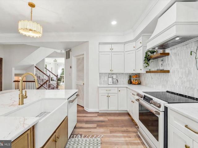 16 Bridle Court