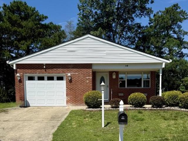 16 Brisbane Ct, Toms River, NJ 08757