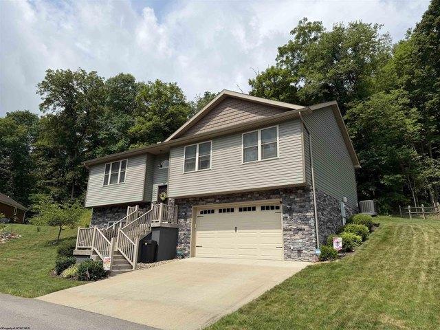 16 Bunker Hill Ln, Fairmont, WV 26554