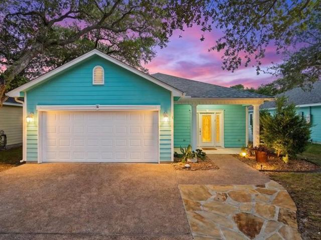 16 Camellia Cir, Rockport, TX 78382