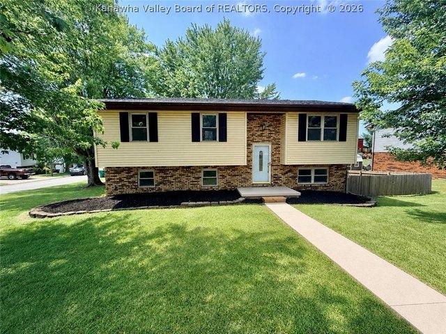 16 Cactus Ln, Hurricane, WV 25526