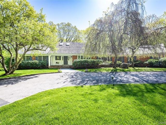 16 Carolyn Pl, Armonk, NY 10504