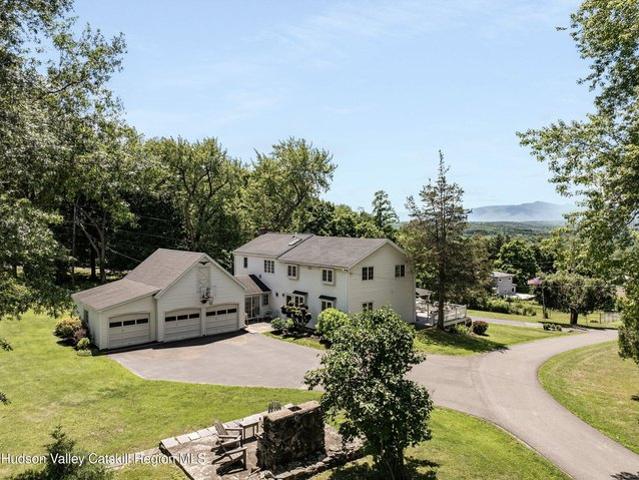 16 Carriage House Rd, Catskill, NY 12414