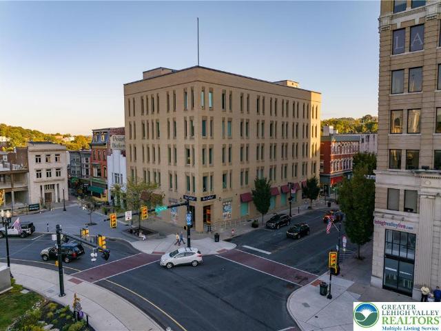 16 Centre Square 3E