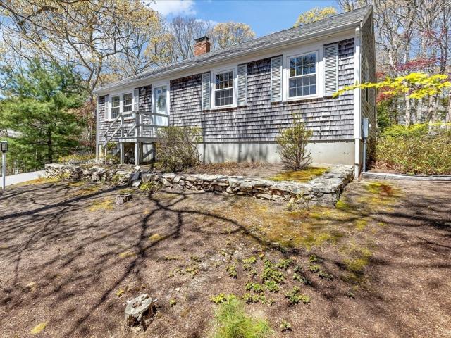 16 Cedar Ln