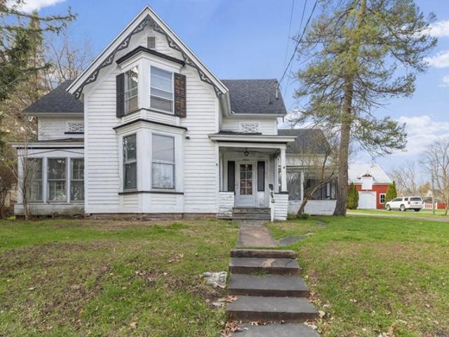 16 Chapel St, Canton, NY 13617