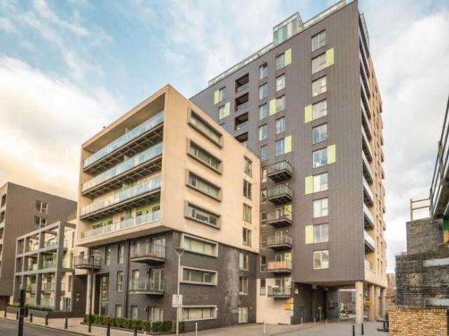 16 Christian Street, London, E1 1AW 2 bed apartment to rent £3,250 pcm £750 pw