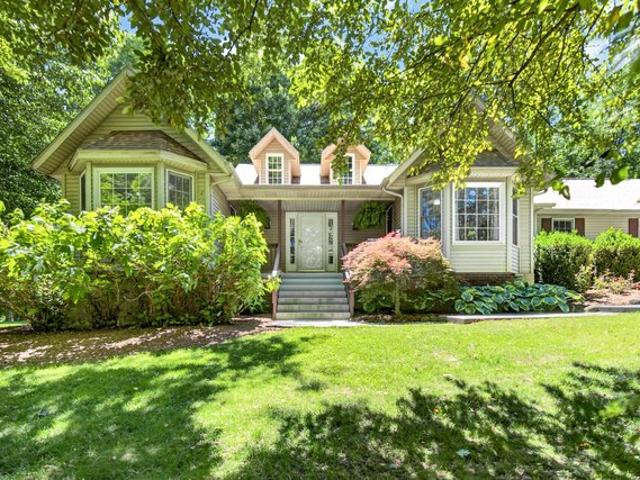 16 Christian Rd, Battle Creek, MI 49014