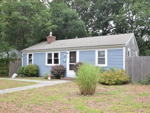 16 Circuit Rd E, Yarmouth, MA 02601