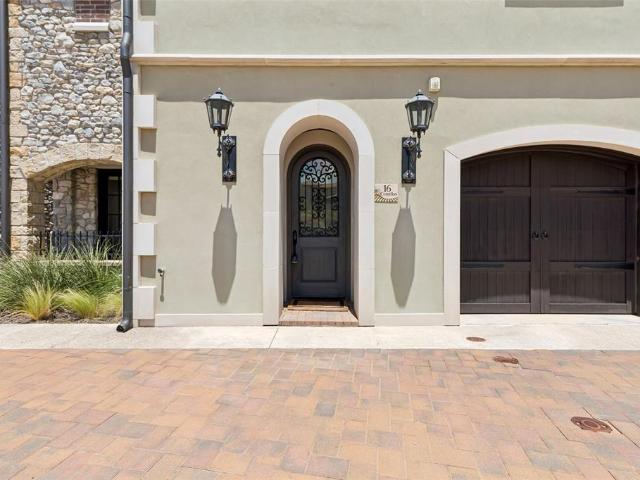 16 Comillas Drive