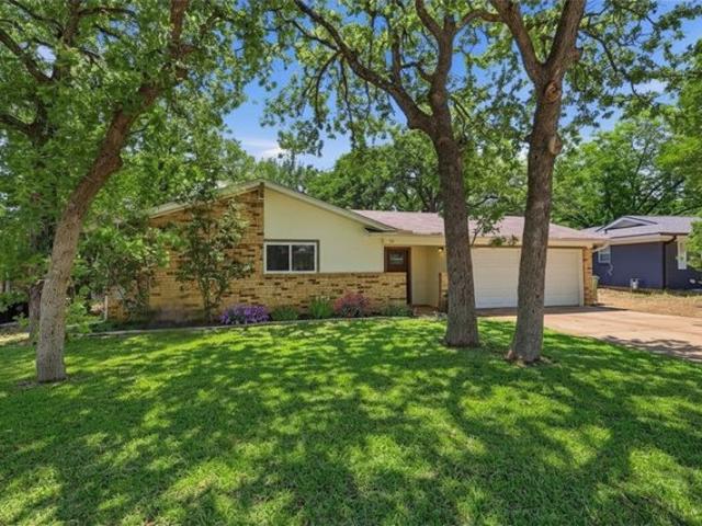 16 Coffee Tavern Rd, Bedford, TX 76022