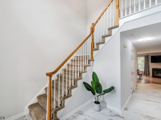 16 Cotton Ct, Hardyston, NJ 07419