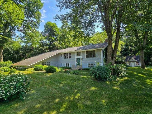 16 Country Club Dr, South Burlington, VT 05403