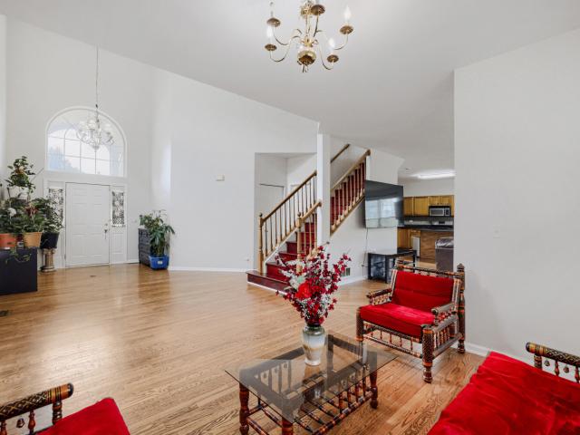 16 clover circle
