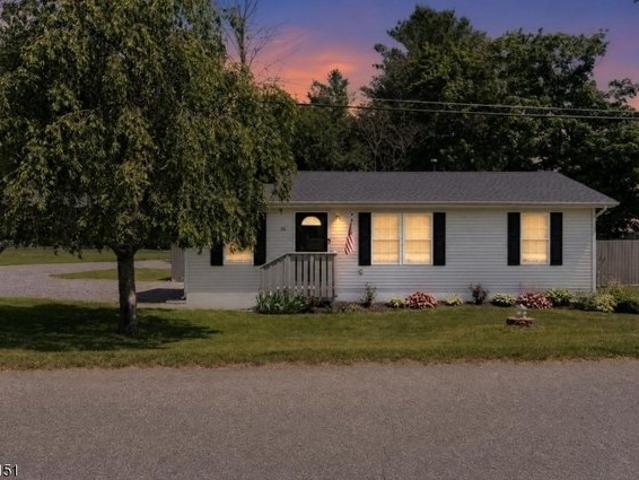 16 Clover Ln, Vernon, NJ 07418