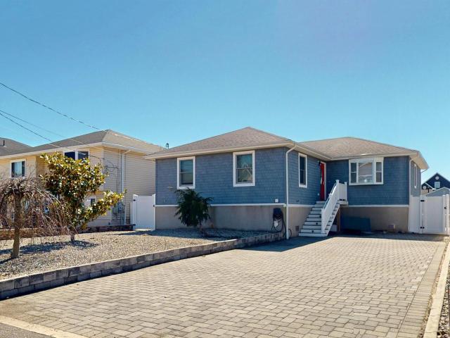 16 Clearwater Way
