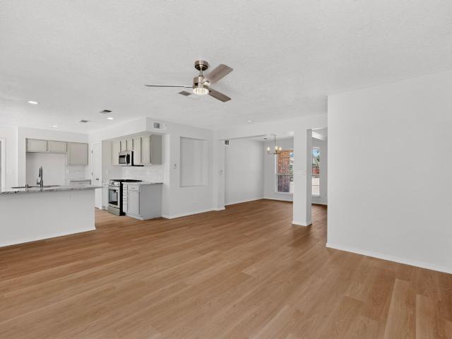 16 Cliffrose Trail