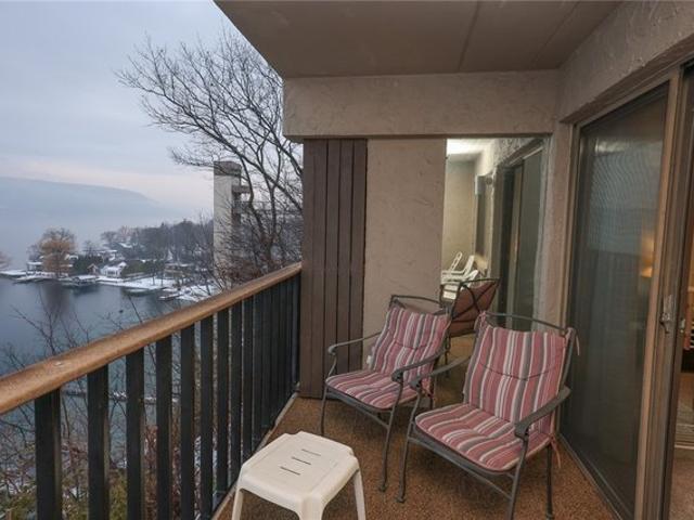 16 Cliffside Dr, Canandaigua, NY 14424