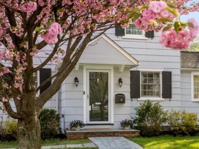 16 Cross Pl, Glen Ridge, NJ 07017 | MLS #4021 | Compass