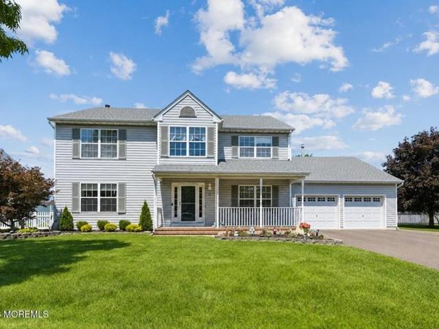 16 Crater Lake Rd, Howell, NJ 07731