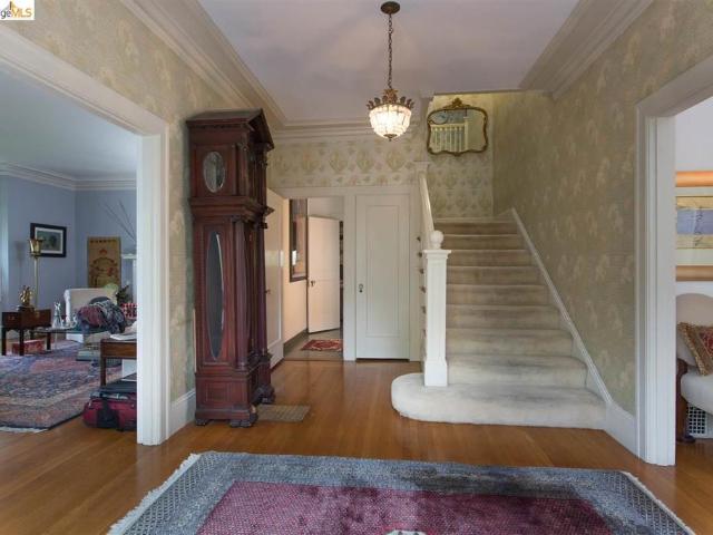 16 Craig Ave