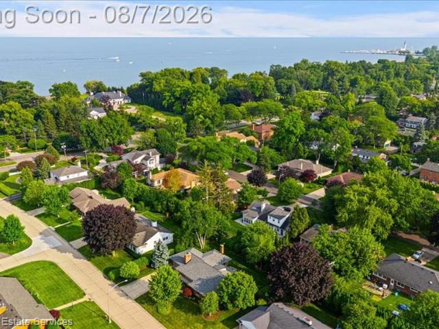 16 Crestwood Drive