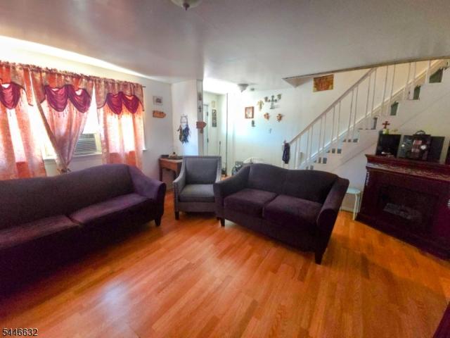 16 Crittenden St