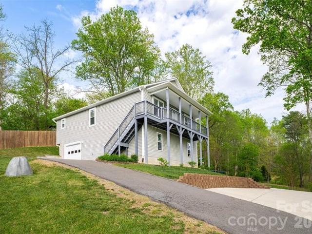 16 Danielbrooke Dr, Asheville, NC 28806